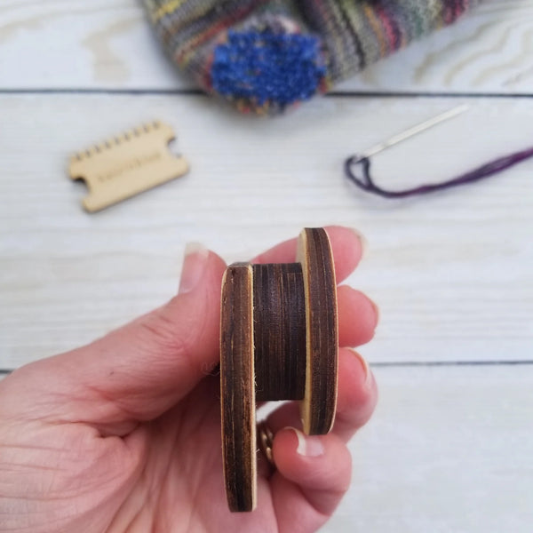 Katrinkles - Smaller Darning & Mending Loom Kit - Yarn Loop